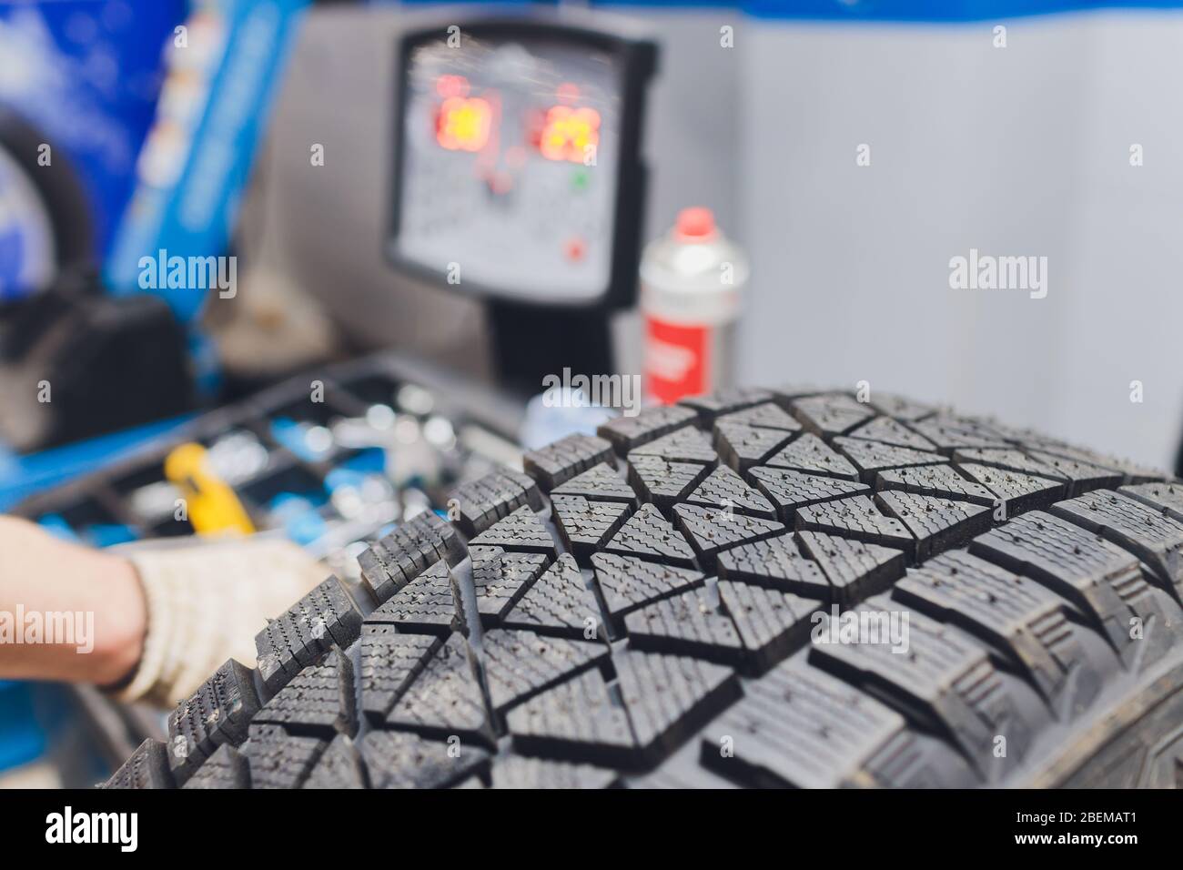 modern computer stand balancing of wheels cars Stock Photo - Alamy