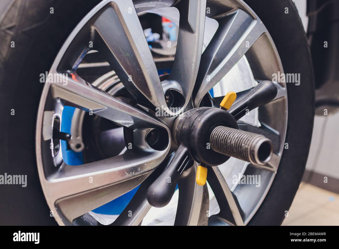modern computer stand balancing of wheels cars Stock Photo - Alamy