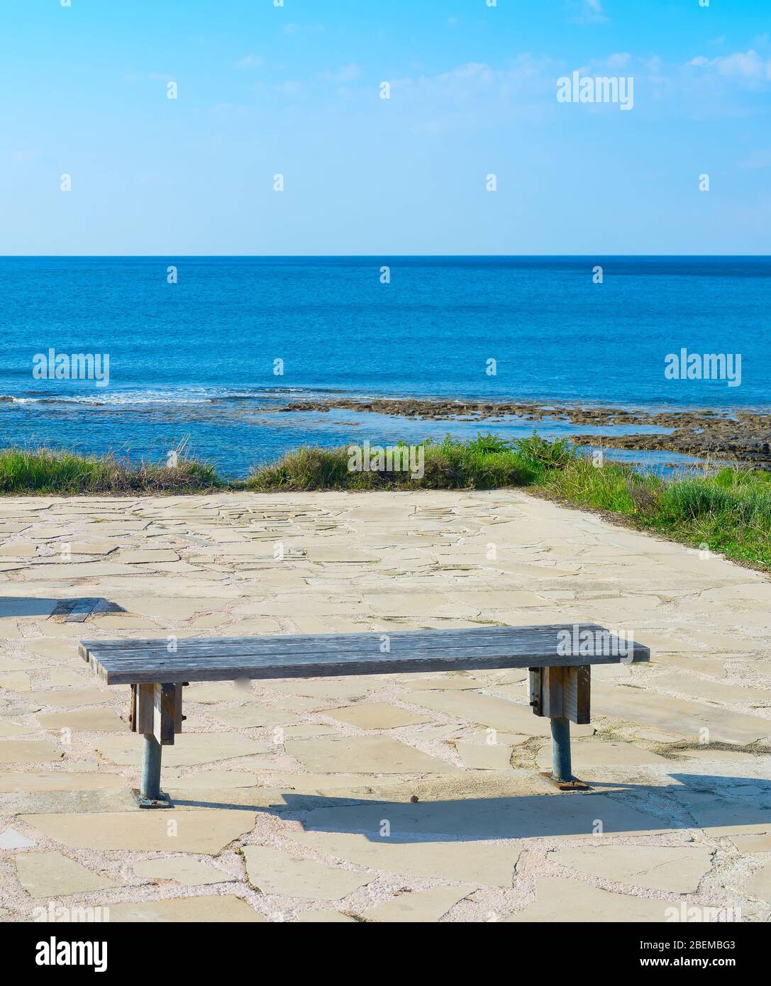 Empty seaside seats benches hi-res stock photography and images - Alamy