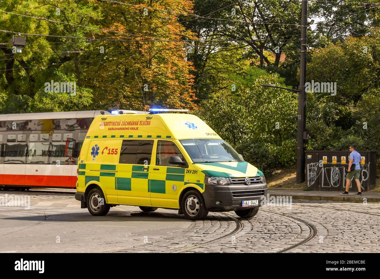 Flashing blue lights ambulance hi-res stock photography and images - Alamy
