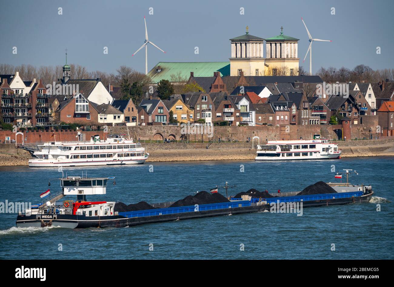 The town of Rees, on the Rhine, St. Mary's Assumption Church, cargo ...