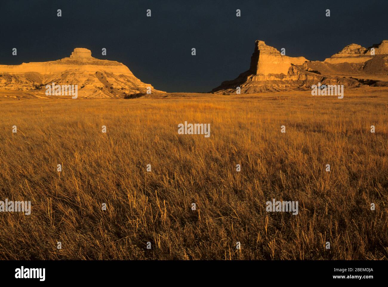 Mitchell Pass between Eagle and Sentinel Rocks, Scotts Bluff National ...