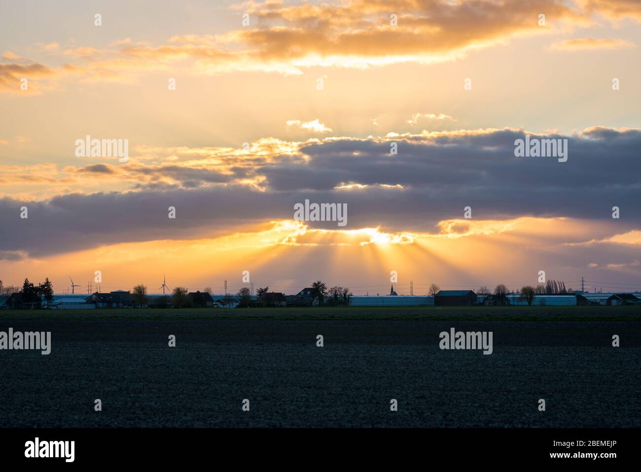 Sky sun rays hi-res stock photography and images - Alamy