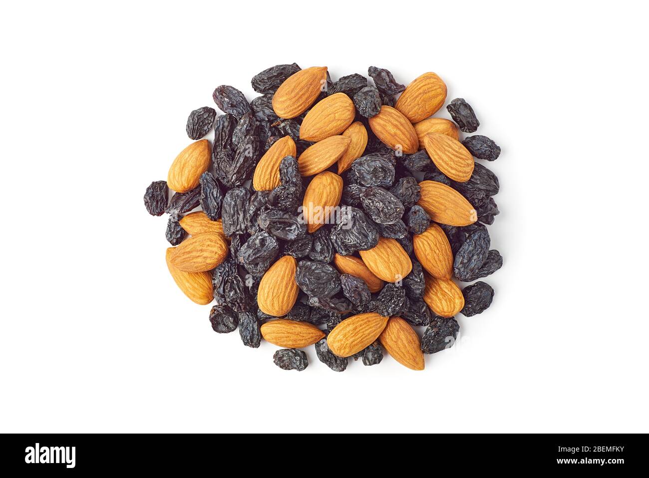Raw almonds clipping path hi-res stock photography and images - Alamy