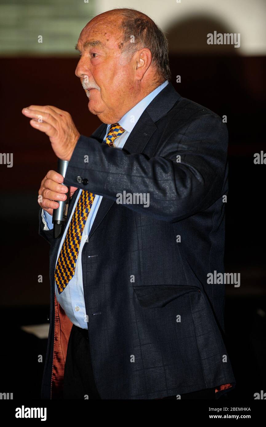 Jimmy greaves spurs hi-res stock photography and images - Alamy