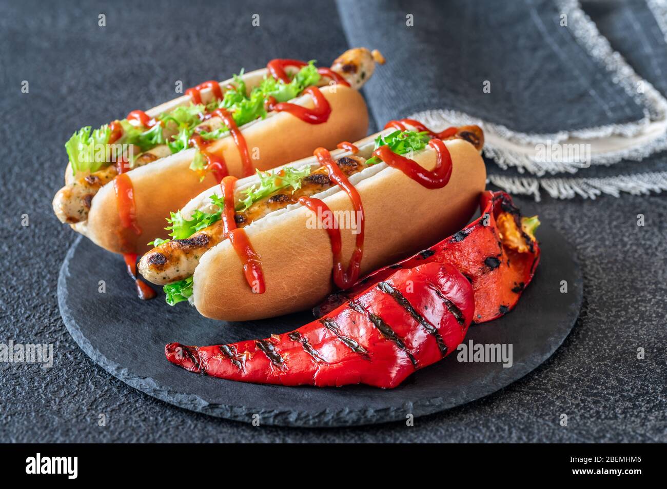 Two hot dogs hi-res stock photography and images - Alamy
