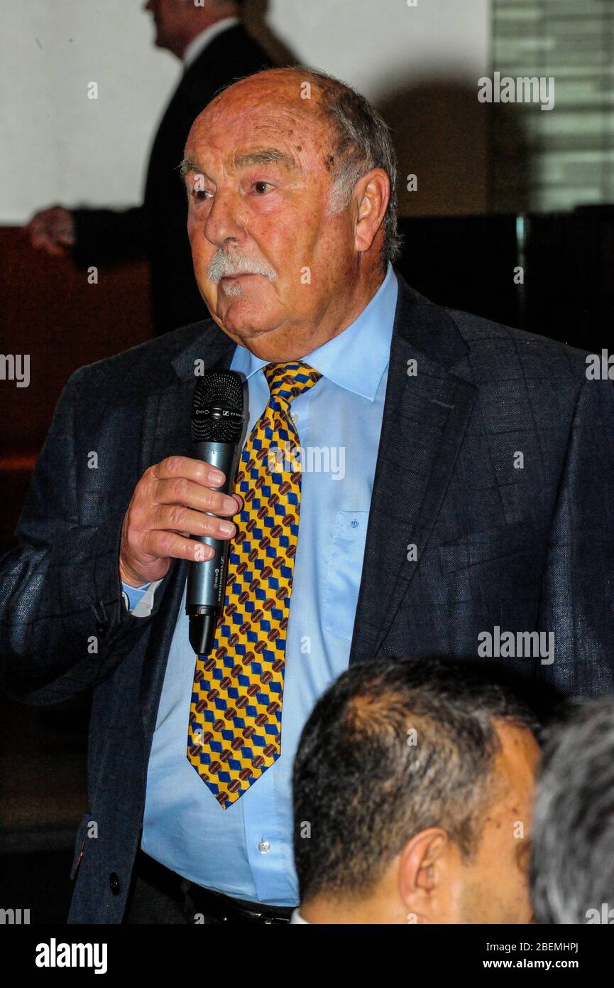 Jimmy greaves spurs hi-res stock photography and images - Alamy