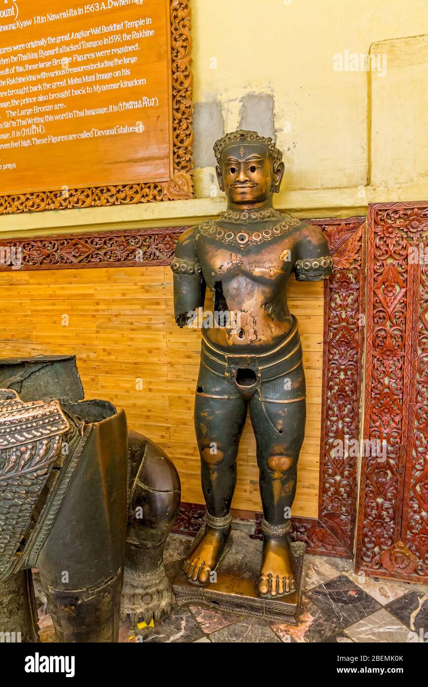 Khmer bronze hi-res stock photography and images - Alamy