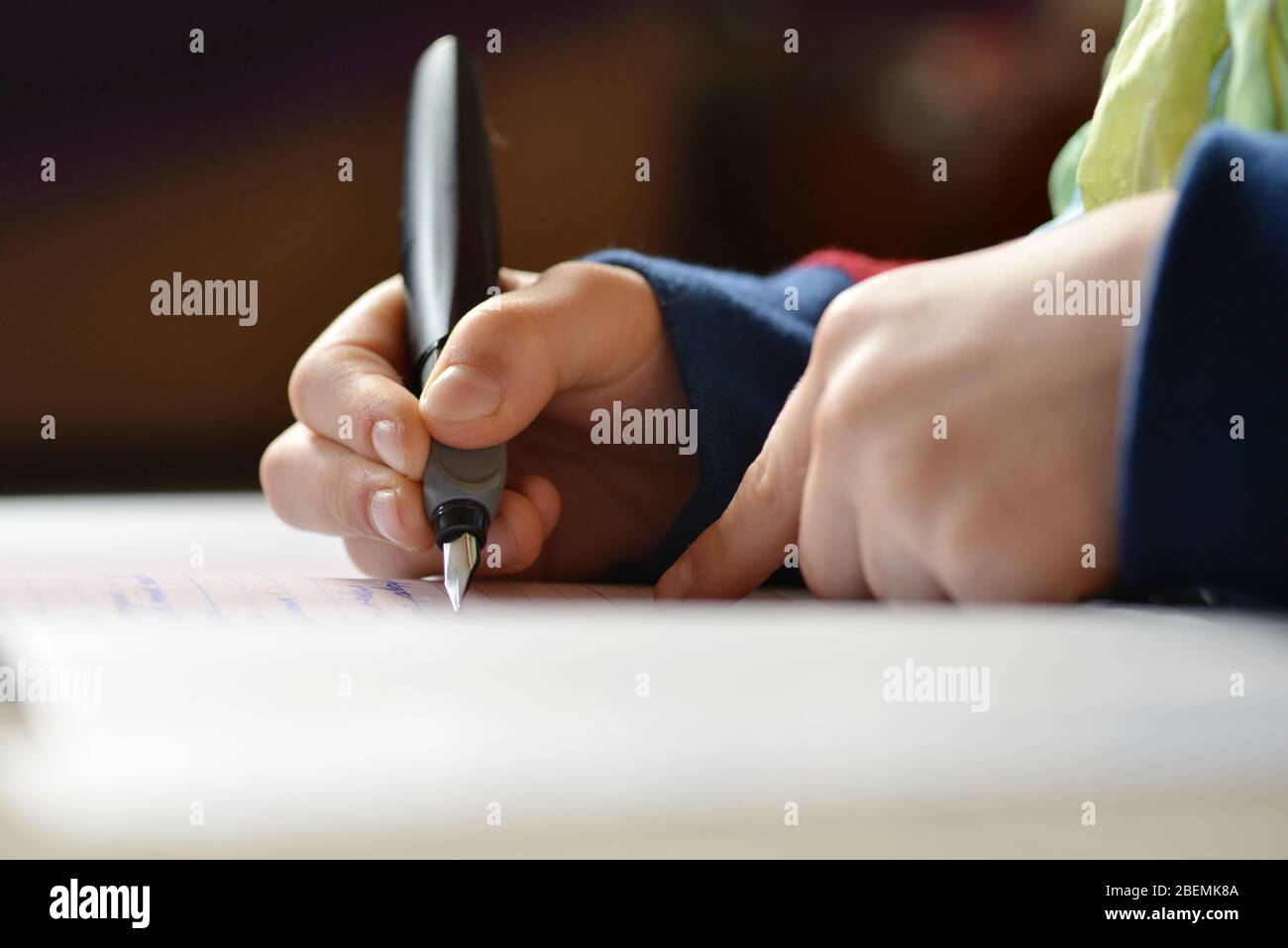 Children writing paper sign hi-res stock photography and images - Alamy