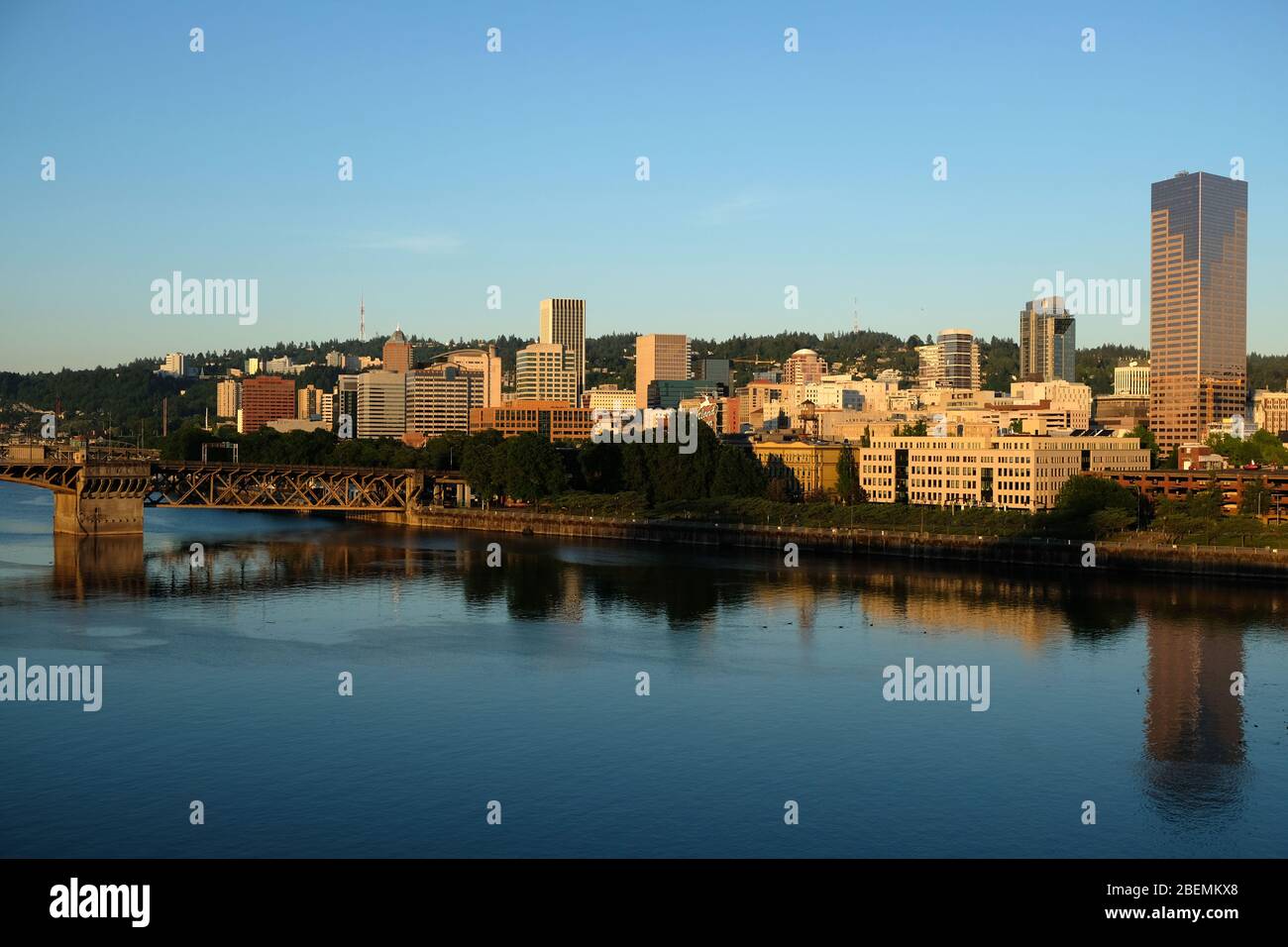 Portland oregon downtown hi-res stock photography and images - Alamy