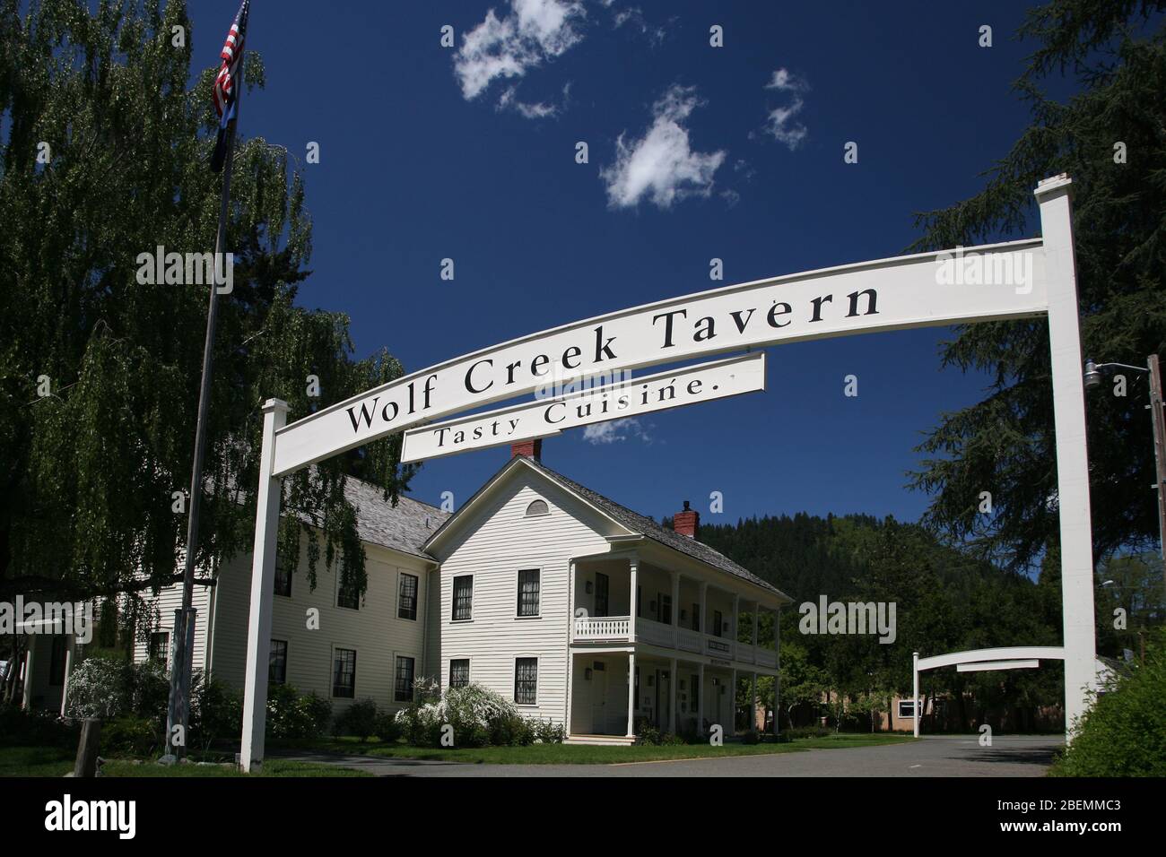 Wolf Creek Inn and Tavern in southern Oregon, the oldest operating ...
