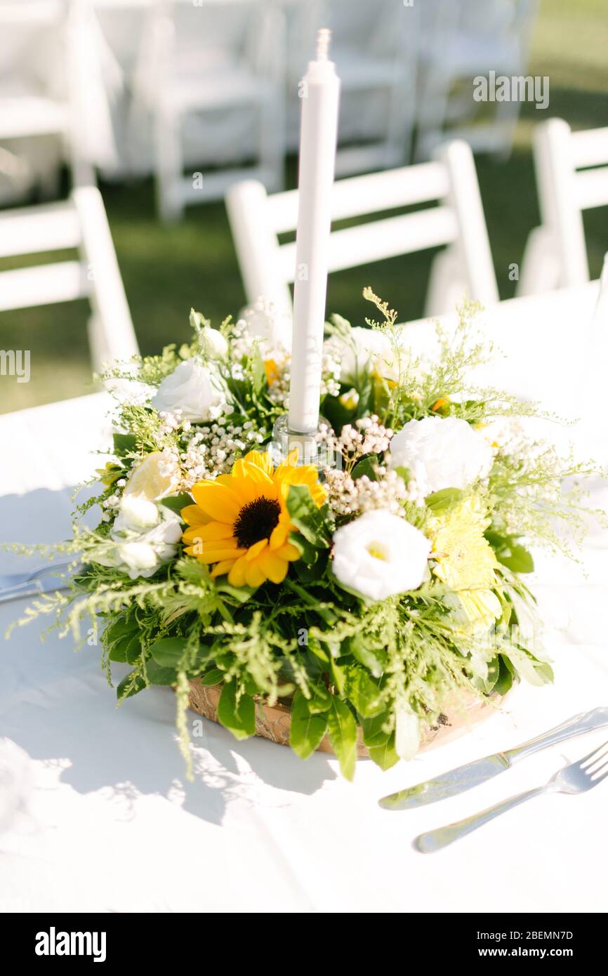 Wedding dining table. Rustic wedding Stock Photo - Alamy