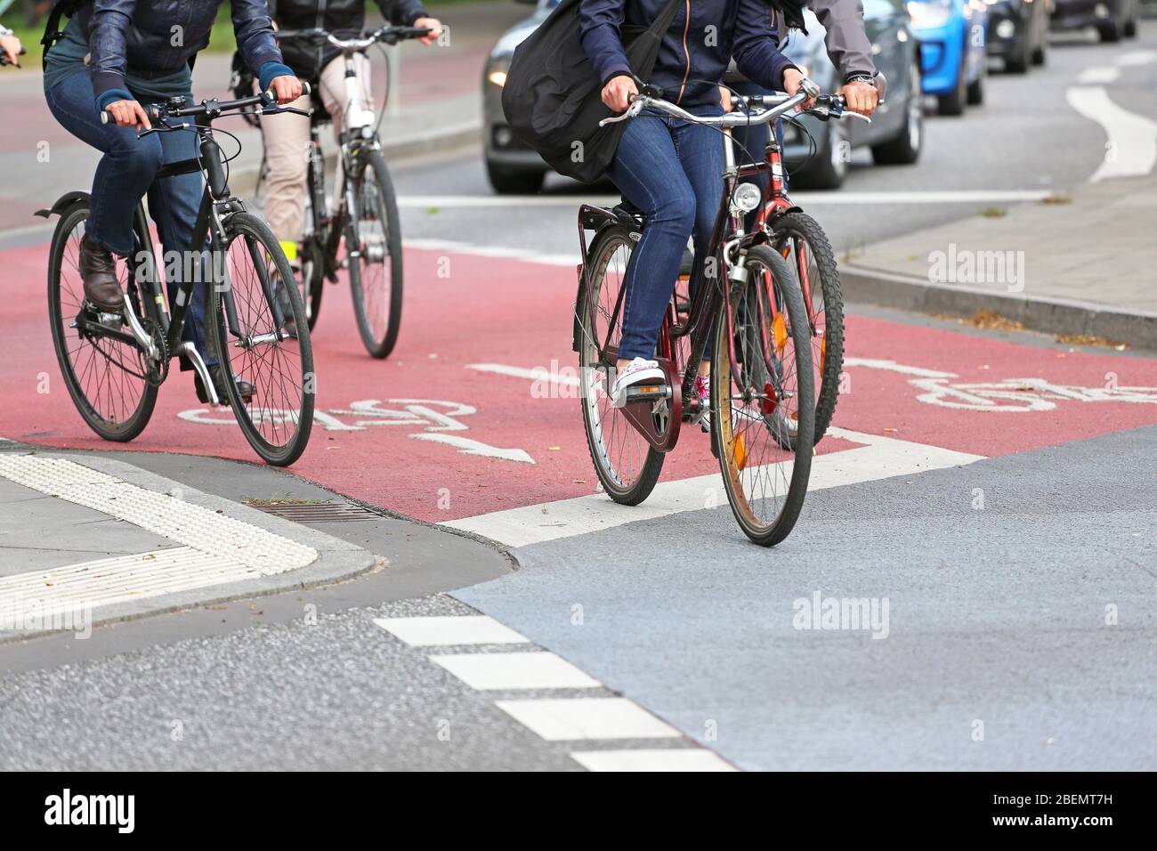 Two way cycle path hi-res stock photography and images - Alamy
