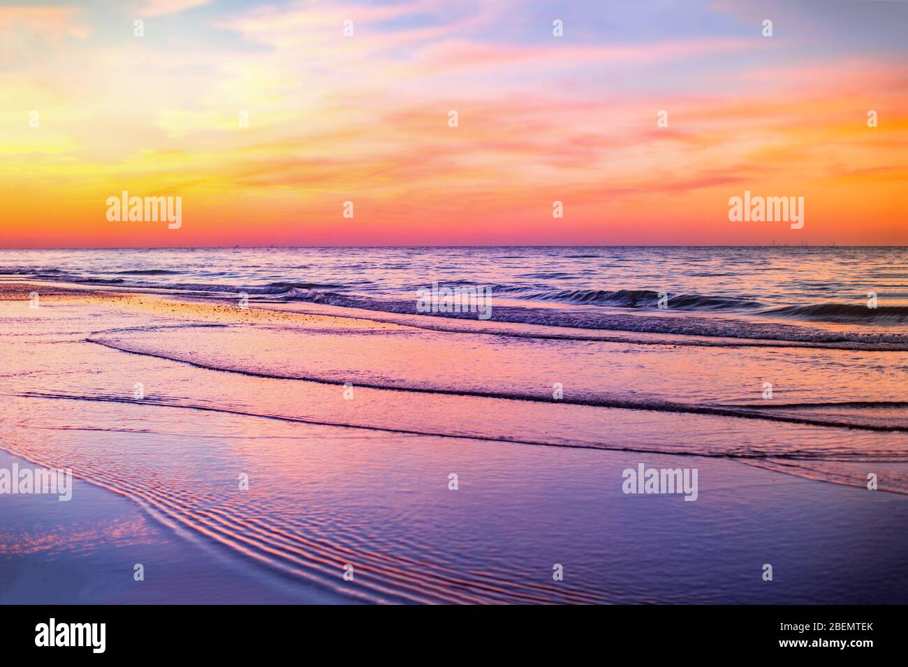 Reflecting the sun off of the sand hi-res stock photography and images ...