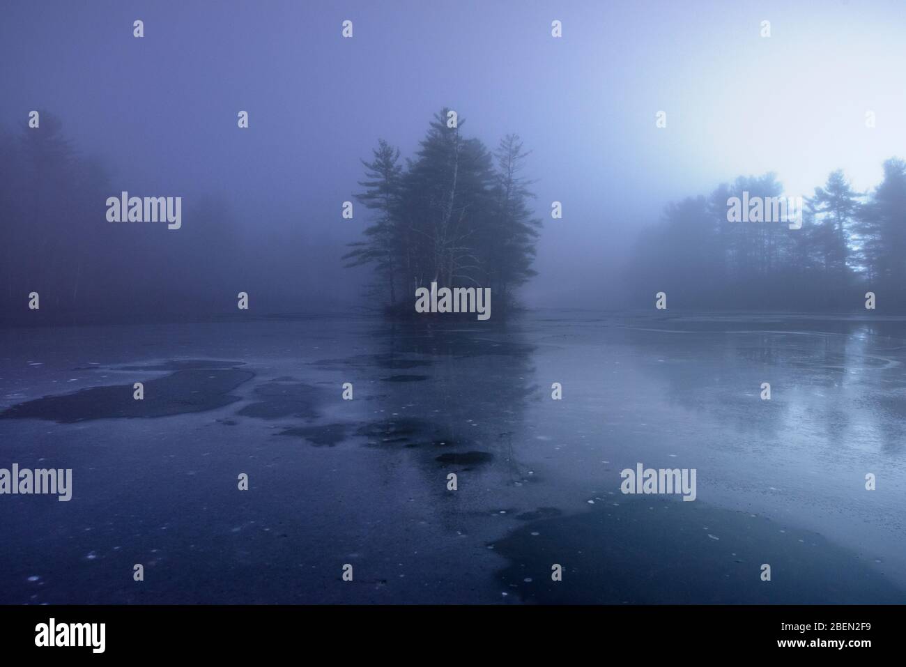 Frozen lake night hi-res stock photography and images - Alamy