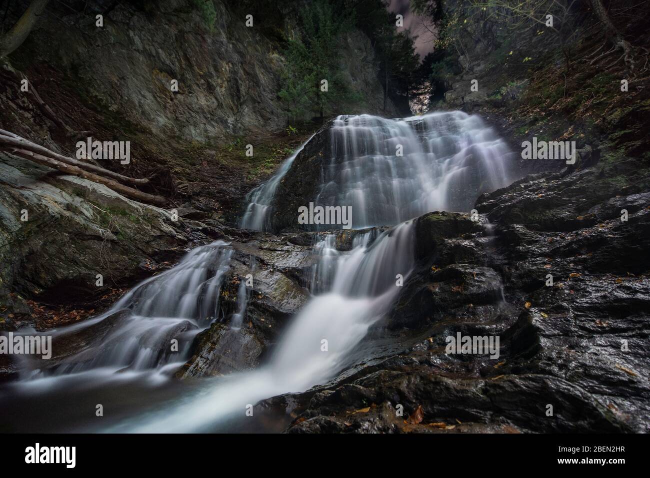 Waterfall night hi-res stock photography and images - Alamy