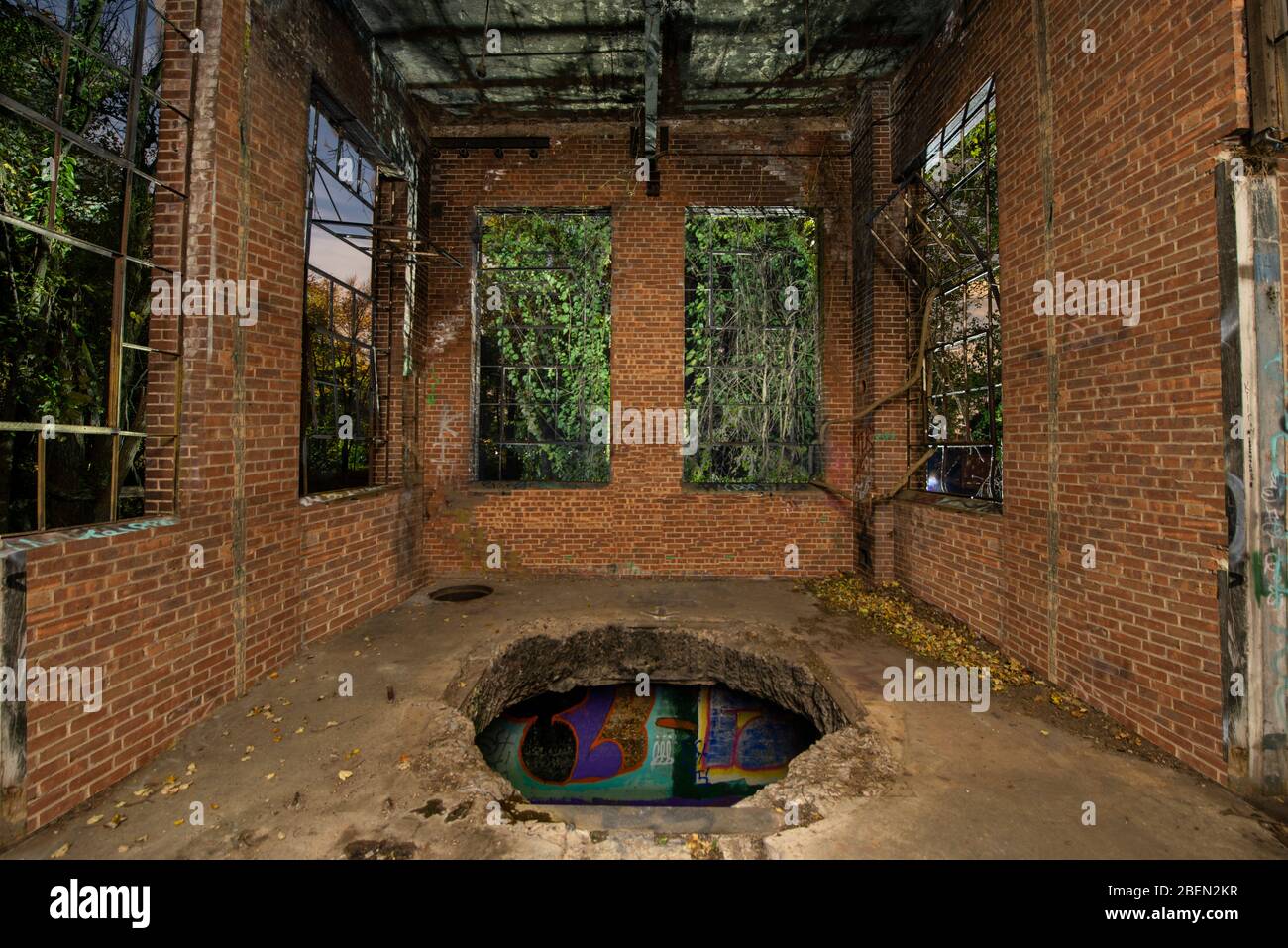 Old mill building hi-res stock photography and images - Alamy