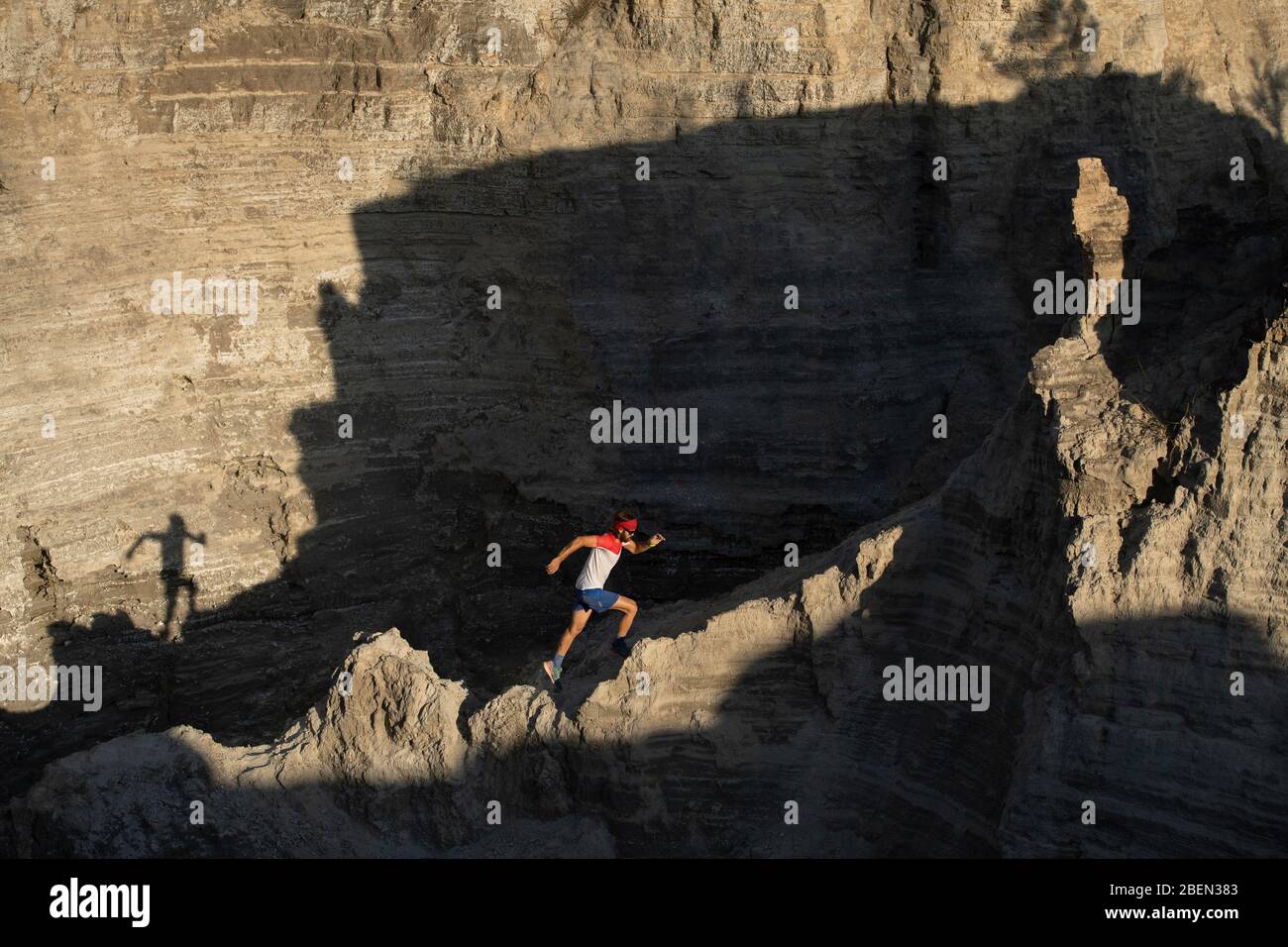 Through the ridge hi-res stock photography and images - Alamy