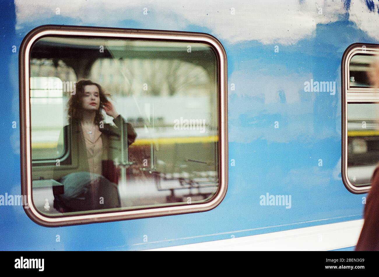 Lady train station vintage hi-res stock photography and images - Alamy