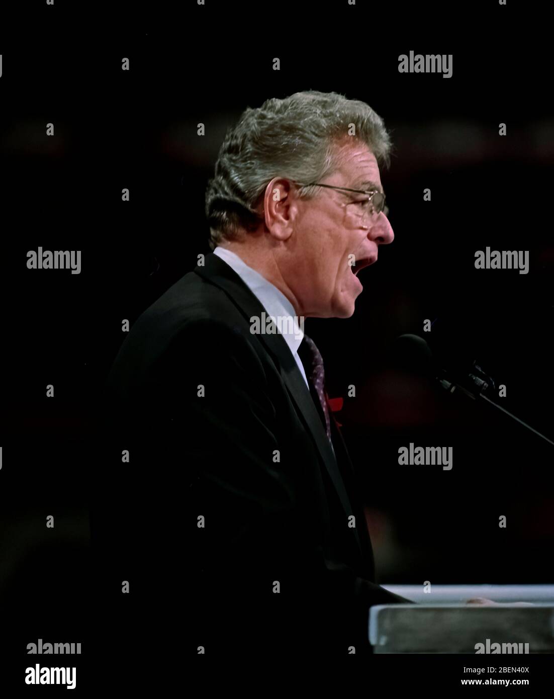 New York, NY. USA, July 14, 1992Governor Roy Romer (D-CO) delivers the ...