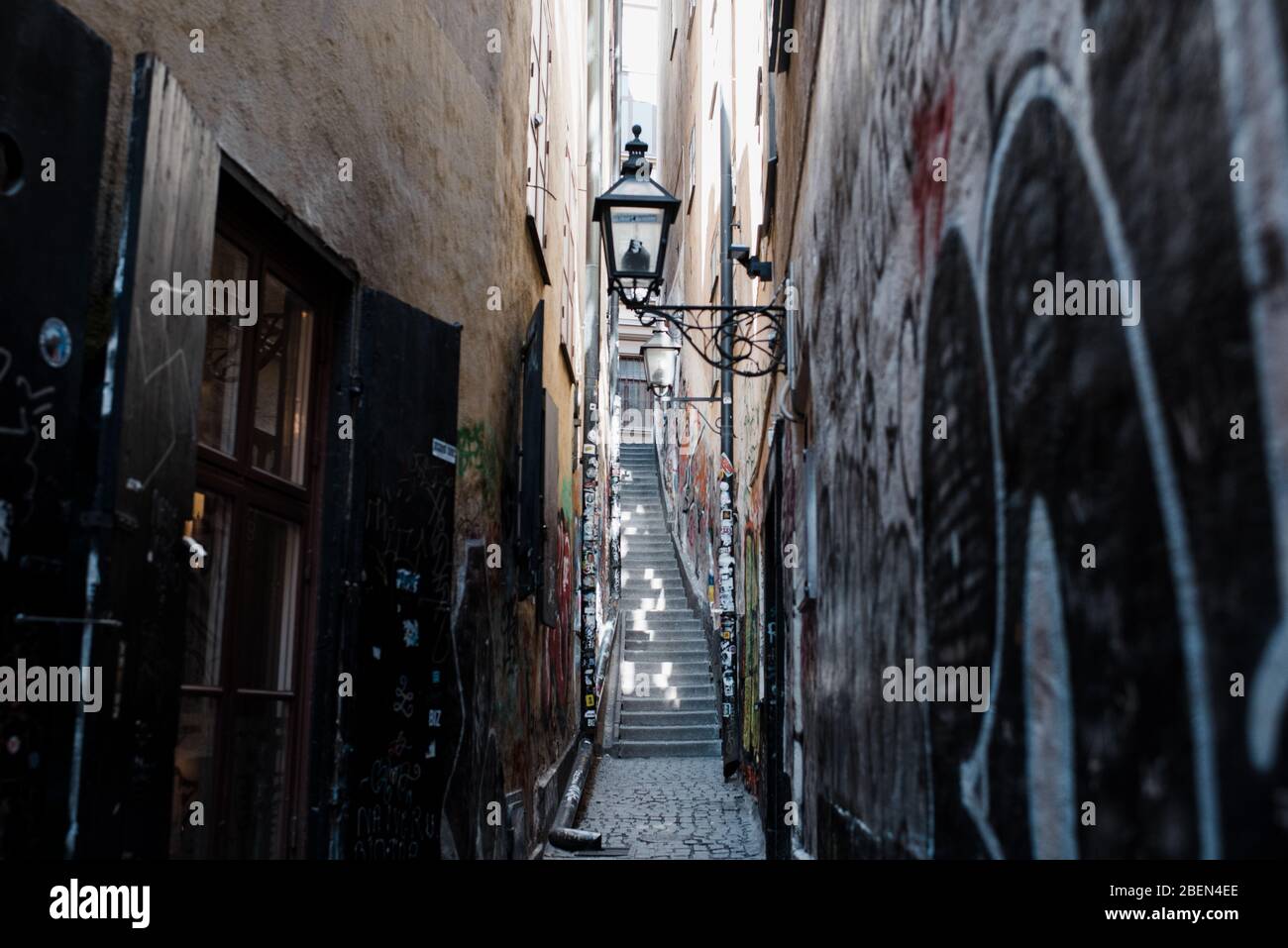 Graffiti night urban alley hi-res stock photography and images - Alamy