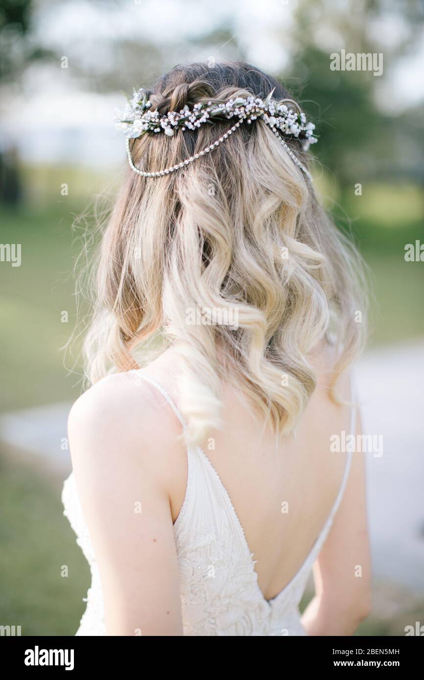 Bridal wear hi-res stock photography and images - Alamy