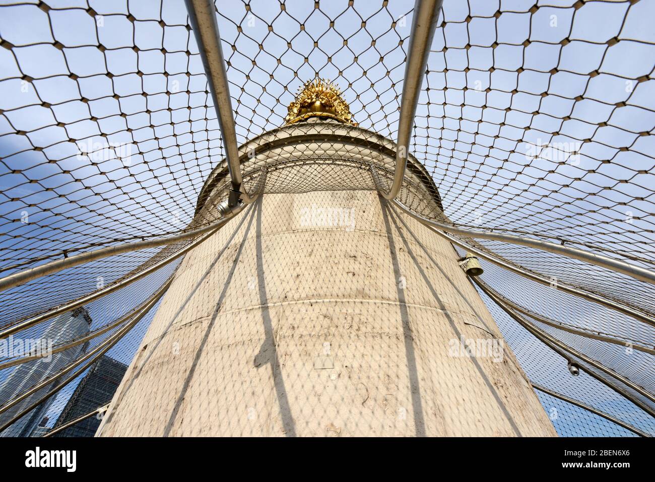 The mesh-encased top of the viewing platform of the Monument, London ...