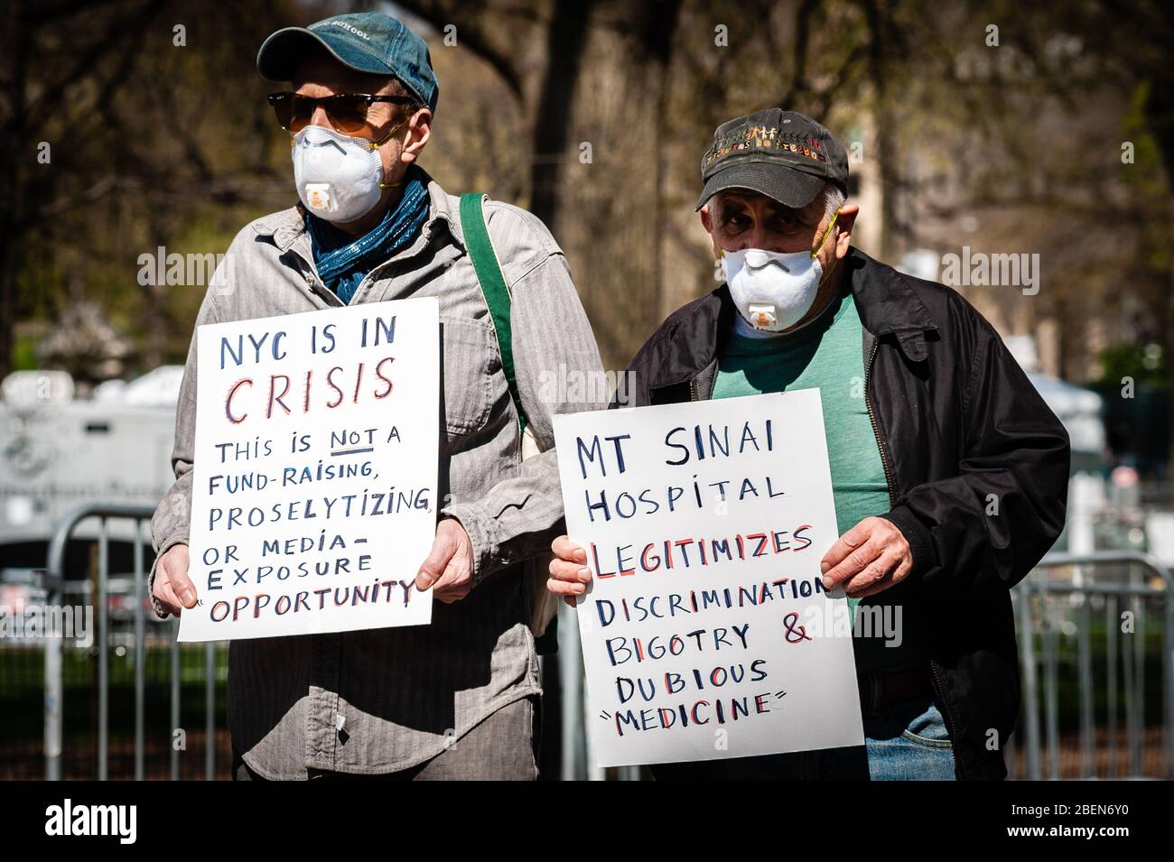 Hospital wing signs hi-res stock photography and images - Alamy