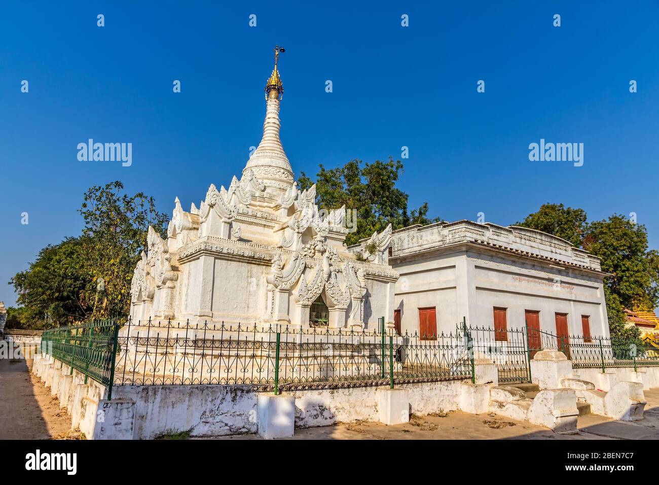 Angkor dynasty hi-res stock photography and images - Alamy