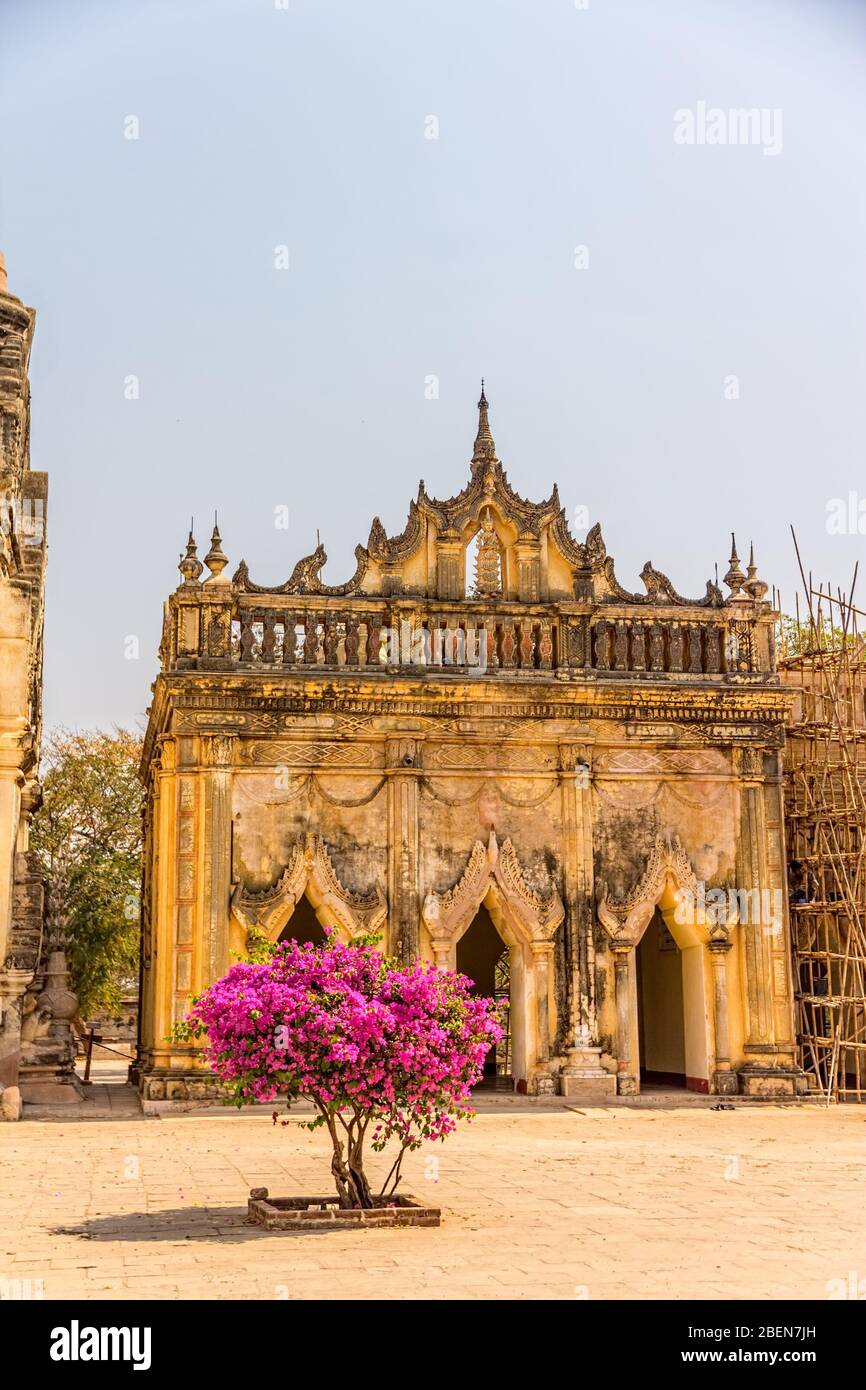 Asia myanmar bagan lion temple hi-res stock photography and images - Alamy