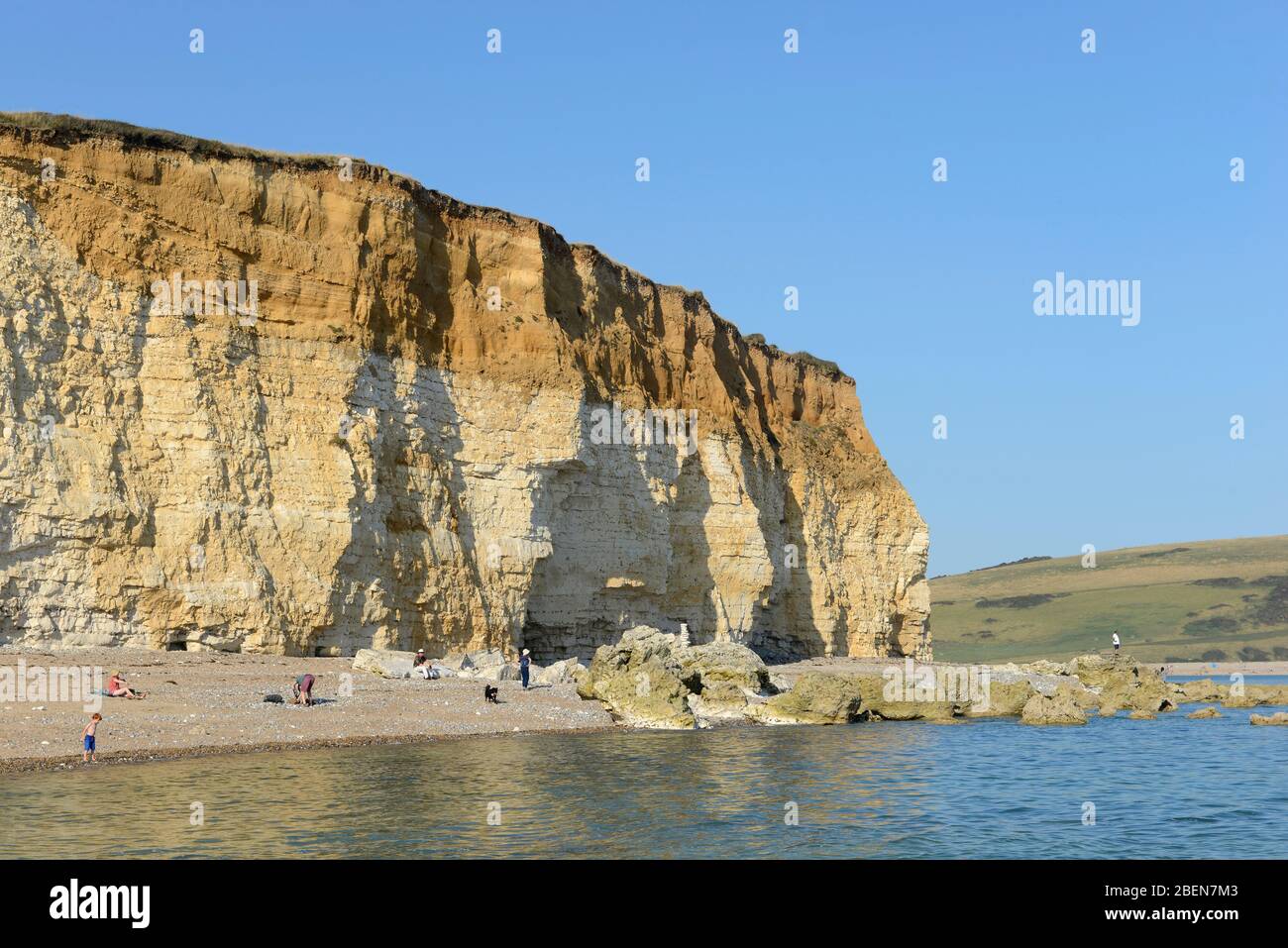 Sedimentary rock cliffs uk hi-res stock photography and images - Alamy