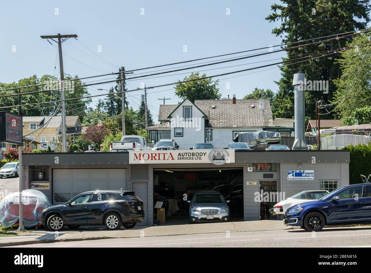 Car repair shop exterior hi-res stock photography and images - Alamy
