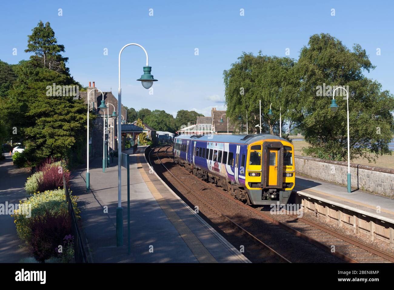Northern Rail class 158 sprinter train 158908 at Grange over sands ...