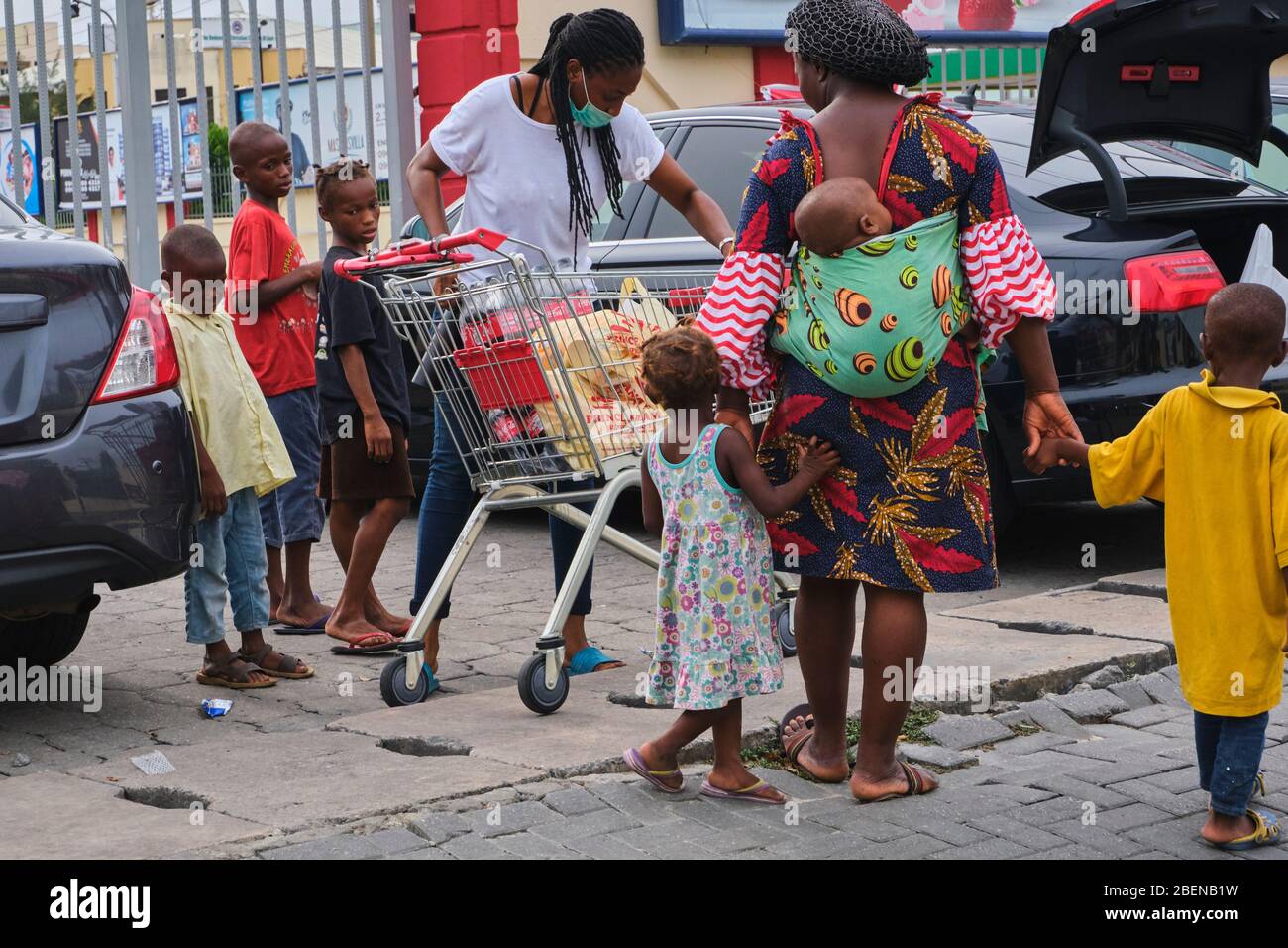 Begging children hi-res stock photography and images - Alamy