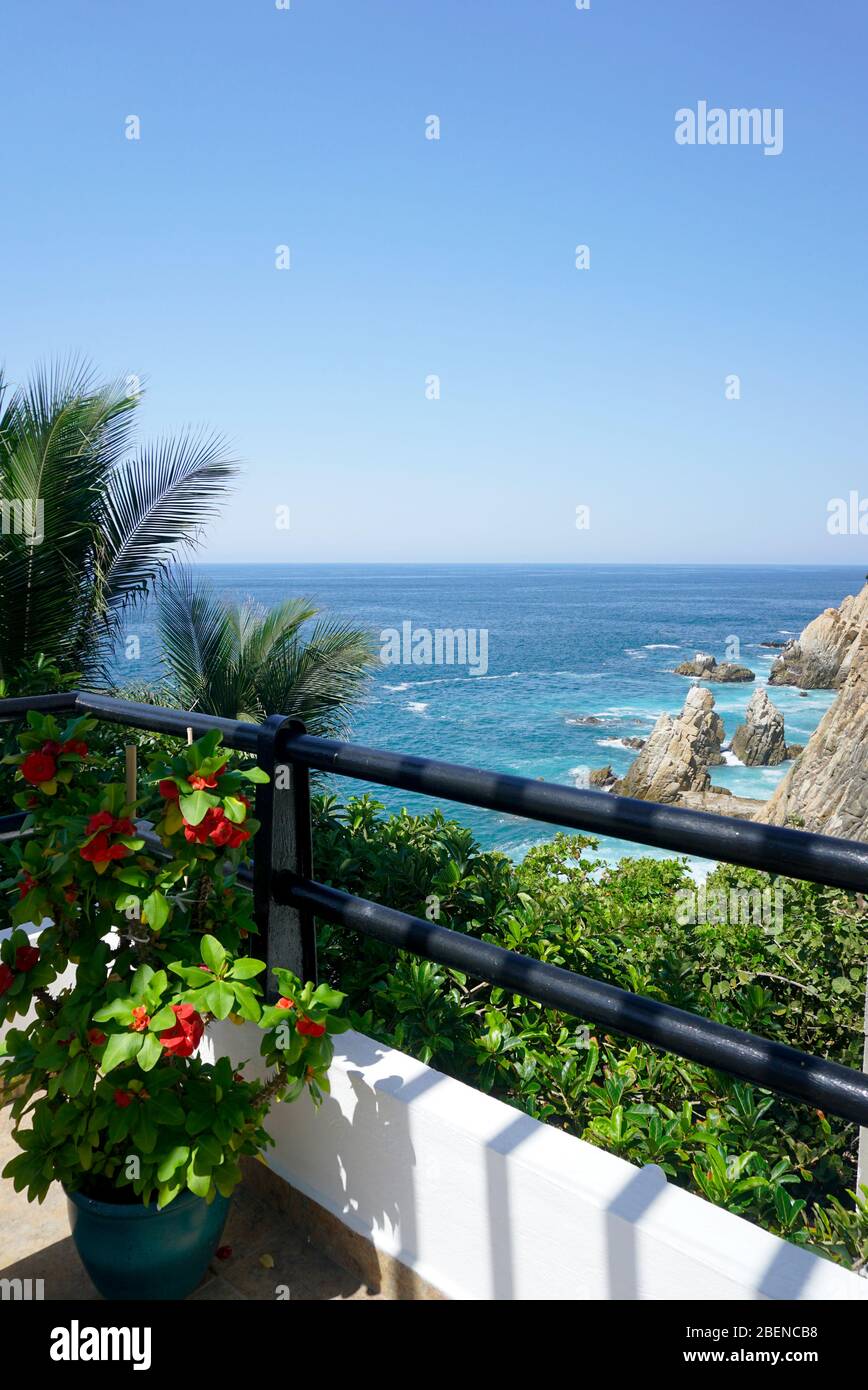 Rocky outcrops in the Pacific Ocean of the coast of Acapulco, Mexico ...