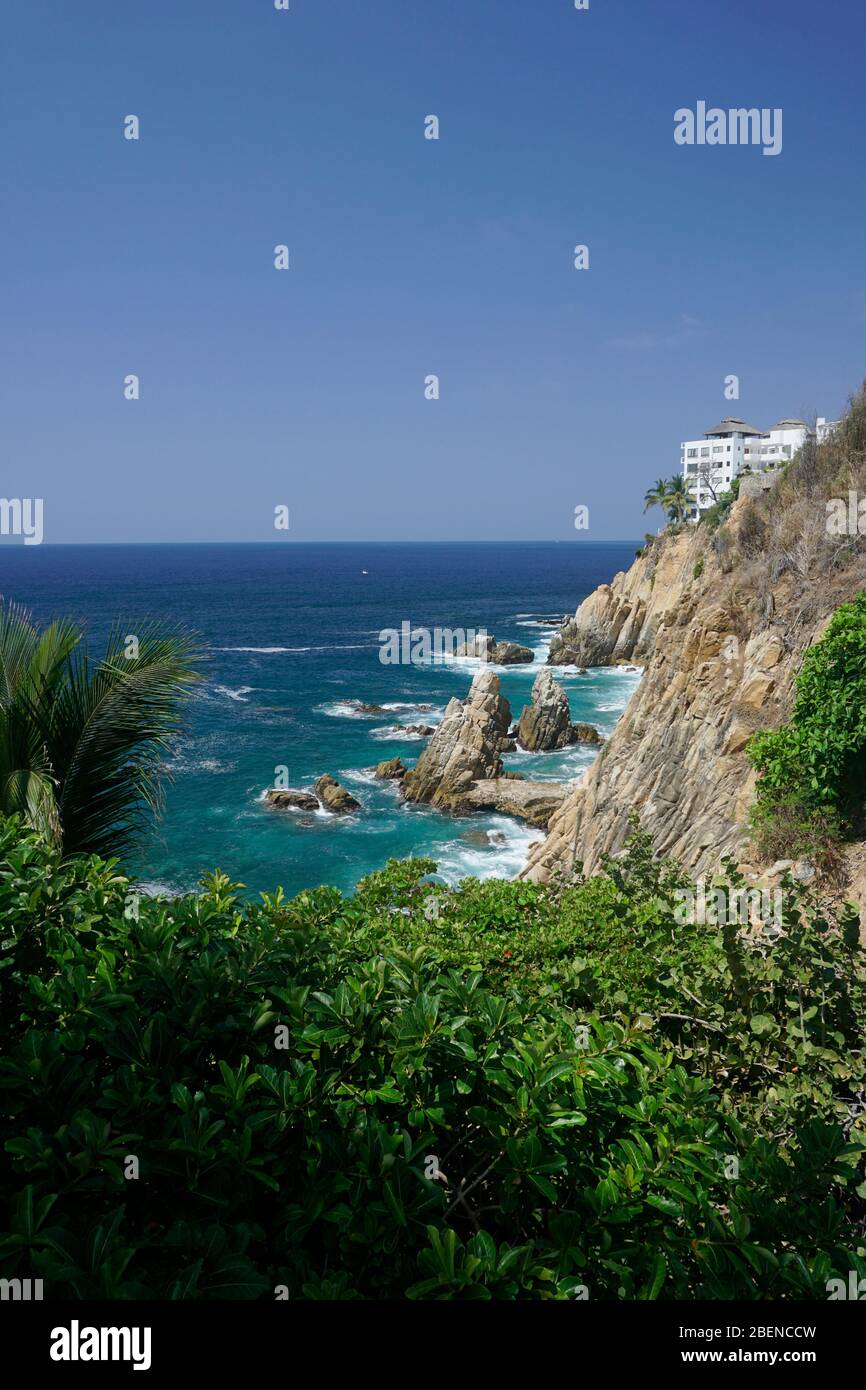 Rocky outcrops in the Pacific Ocean of the coast of Acapulco, Mexico ...