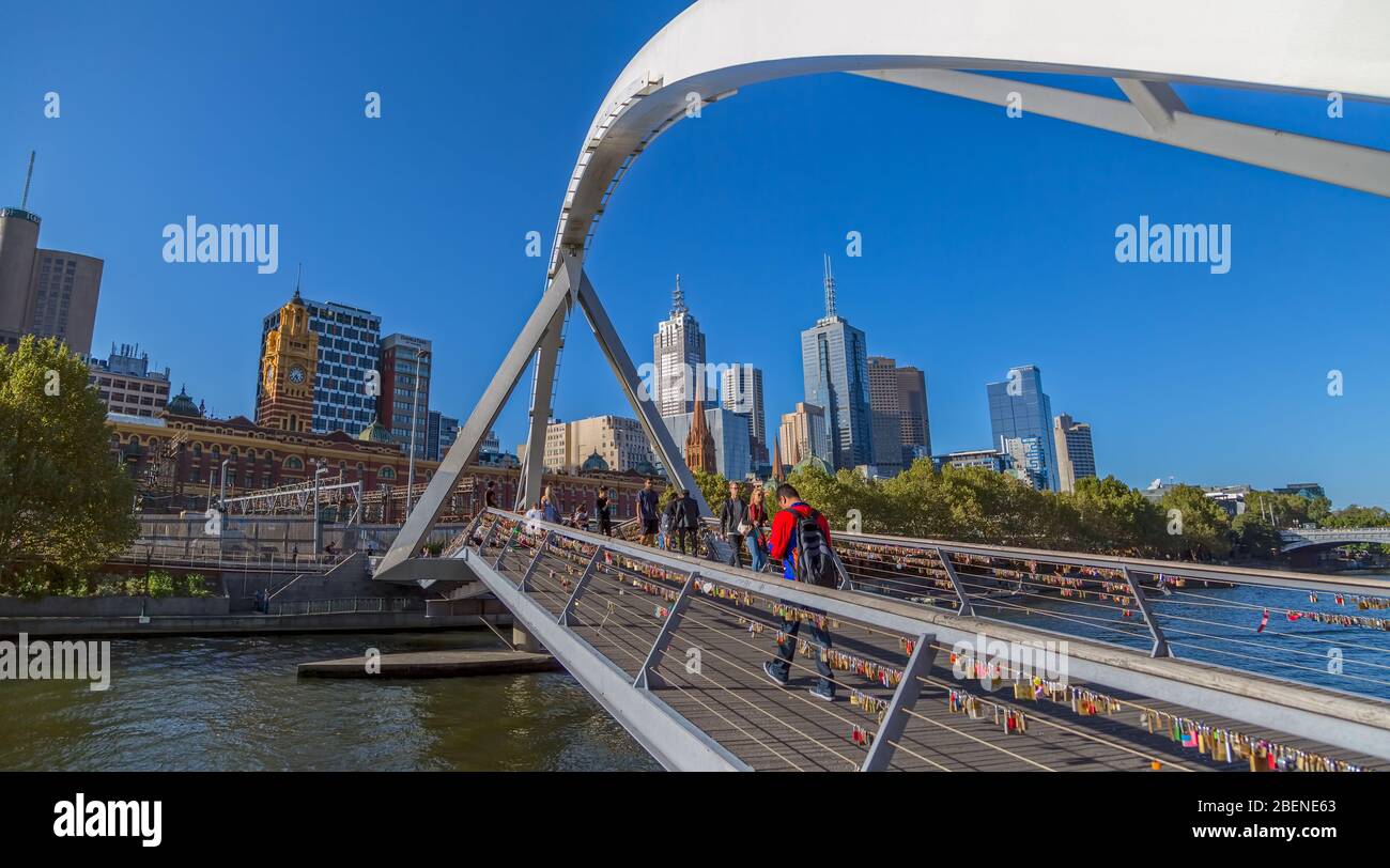Melbourne crossing Southbank Footbridge Stock Photo - Alamy