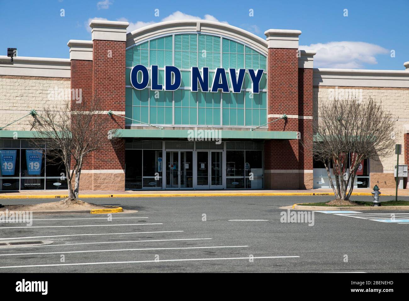 Old navy store logo hi-res stock photography and images - Alamy