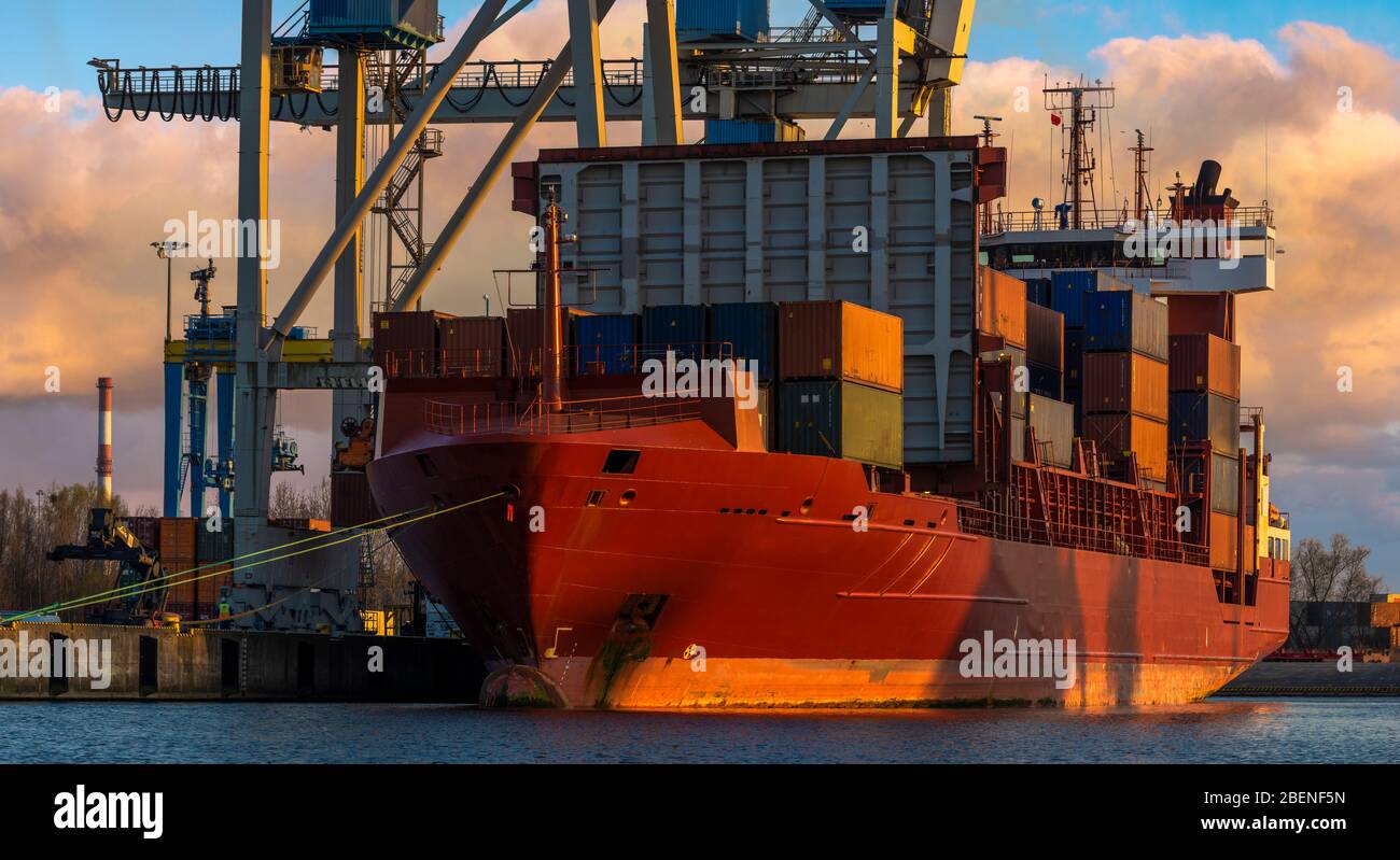 merchant ships in the seaport Stock Photo - Alamy