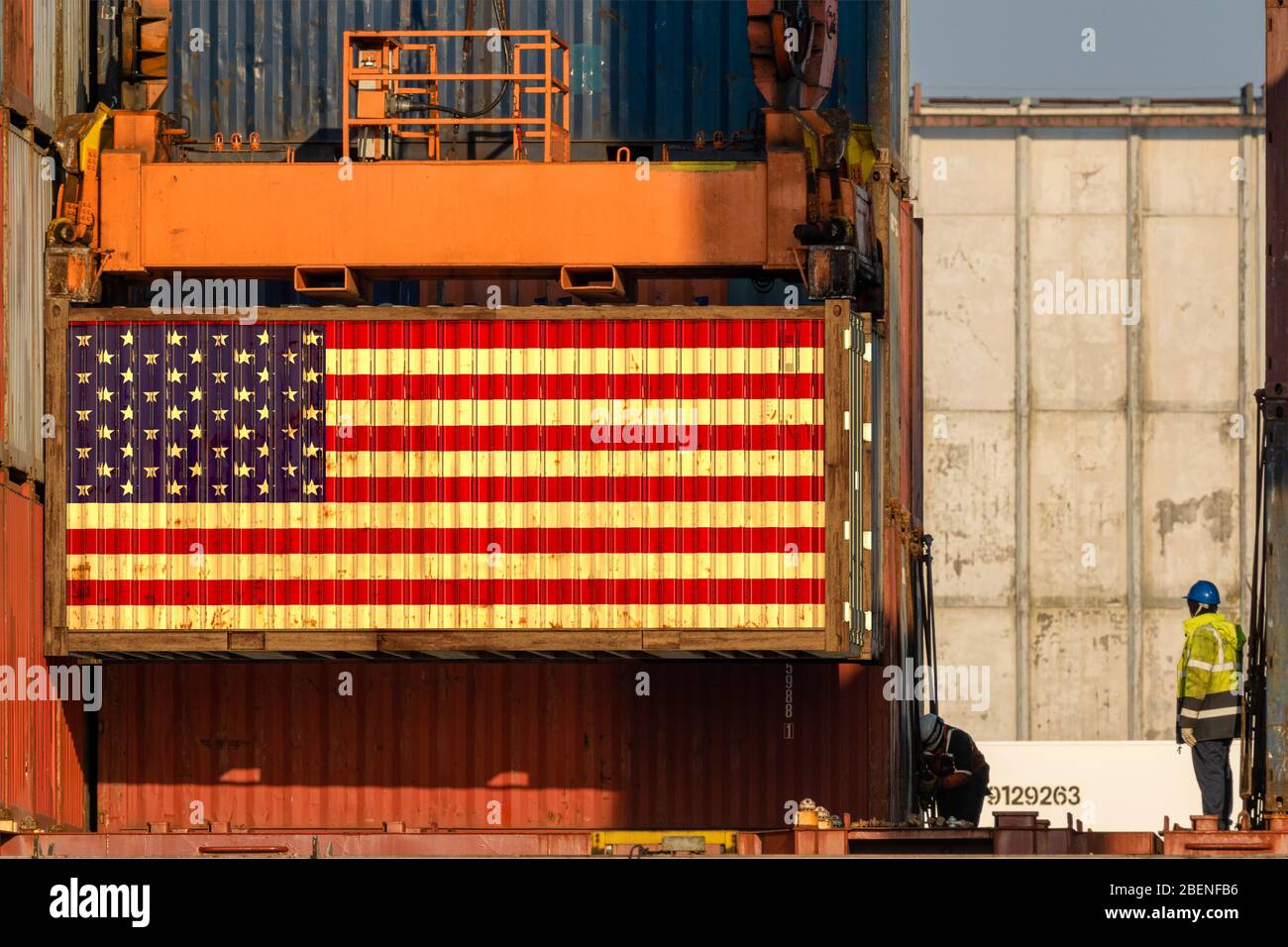 Container ship usa flag hi-res stock photography and images - Alamy