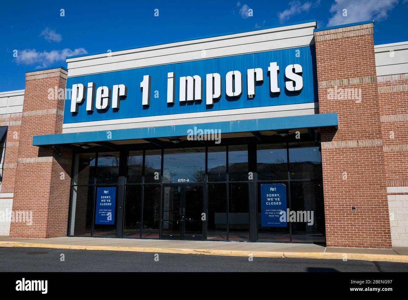 Weve closed sign hi-res stock photography and images - Alamy