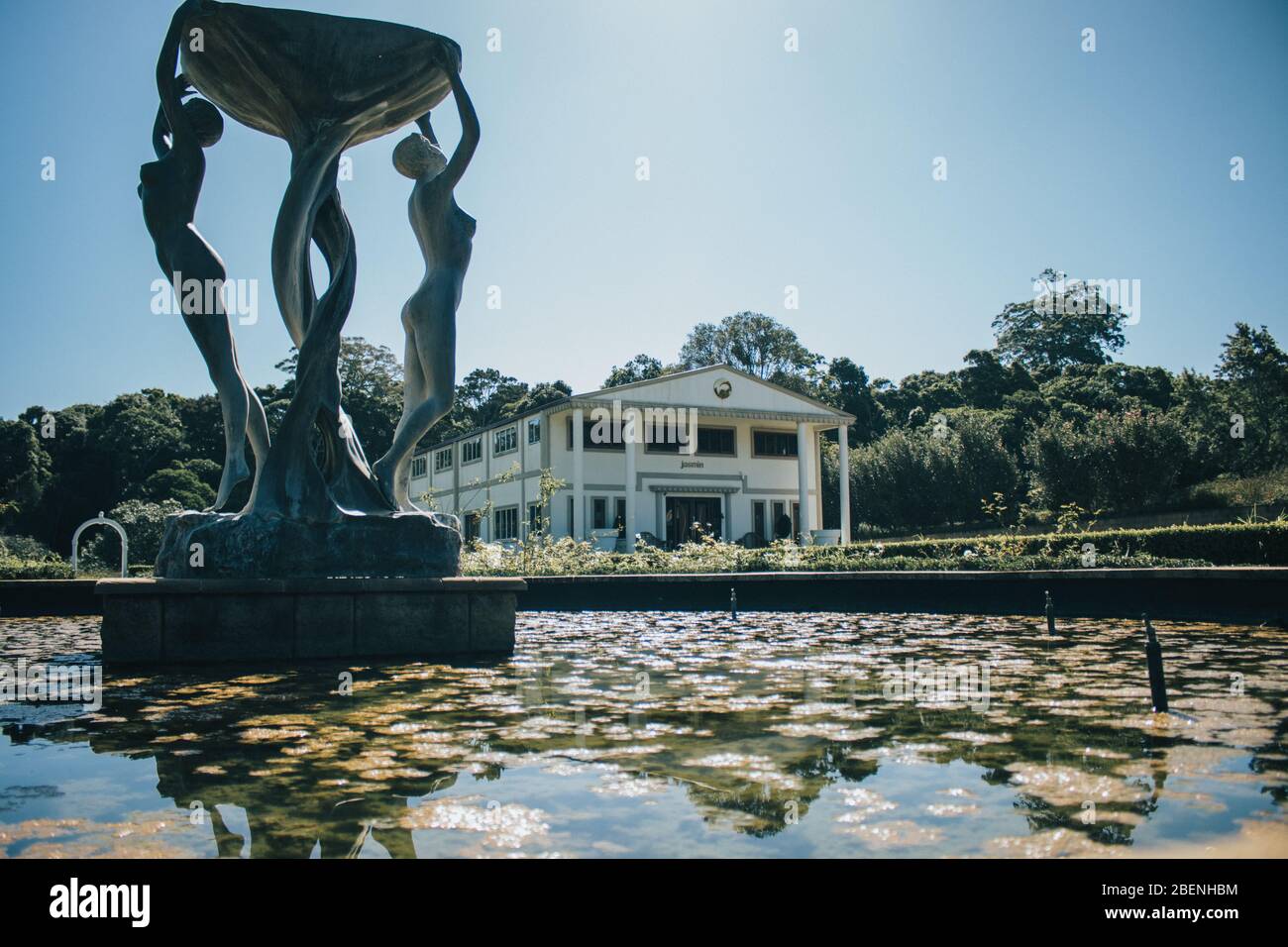 Mansion With Fountain & Statues Stock Photo - Alamy