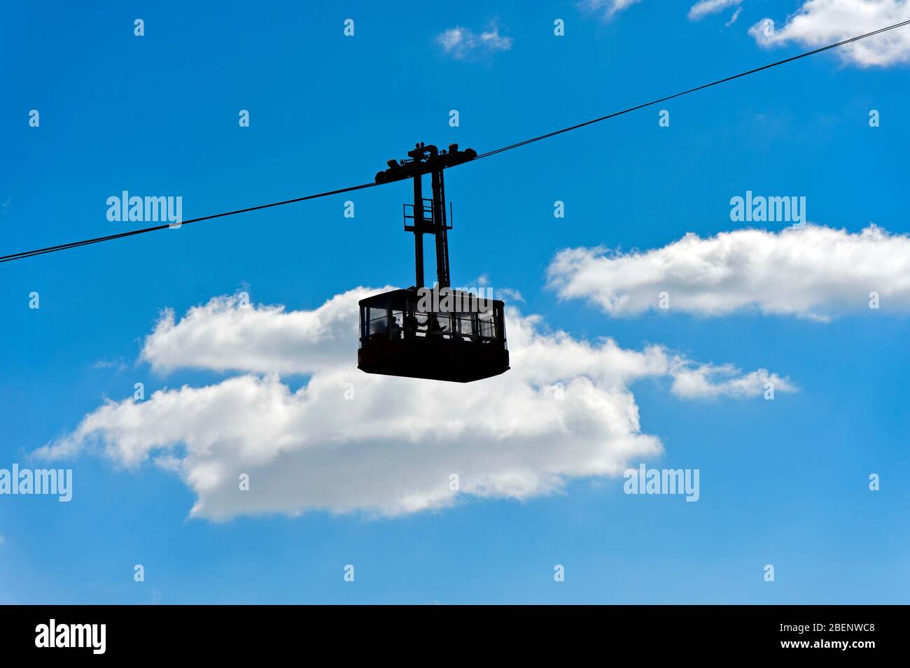 Hanging cable car hi-res stock photography and images - Alamy