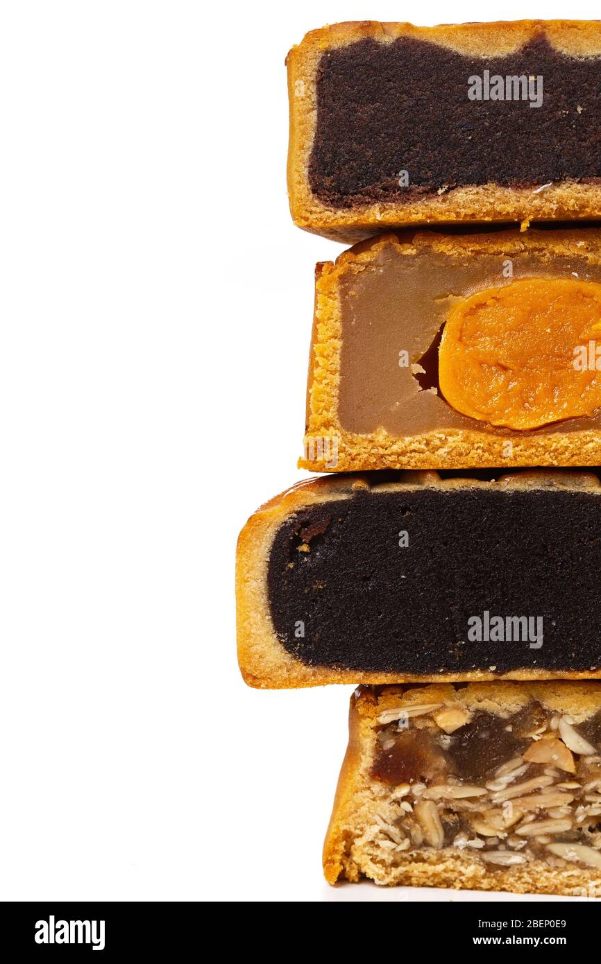 Cut the moon cake Stock Photo - Alamy