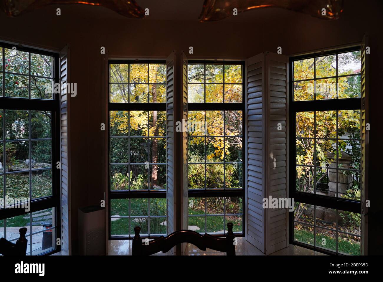 Shortly before noon luxurious bedroom Stock Photo - Alamy