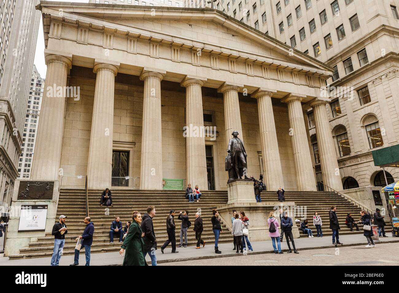 Federal hall new york people hi-res stock photography and images - Alamy
