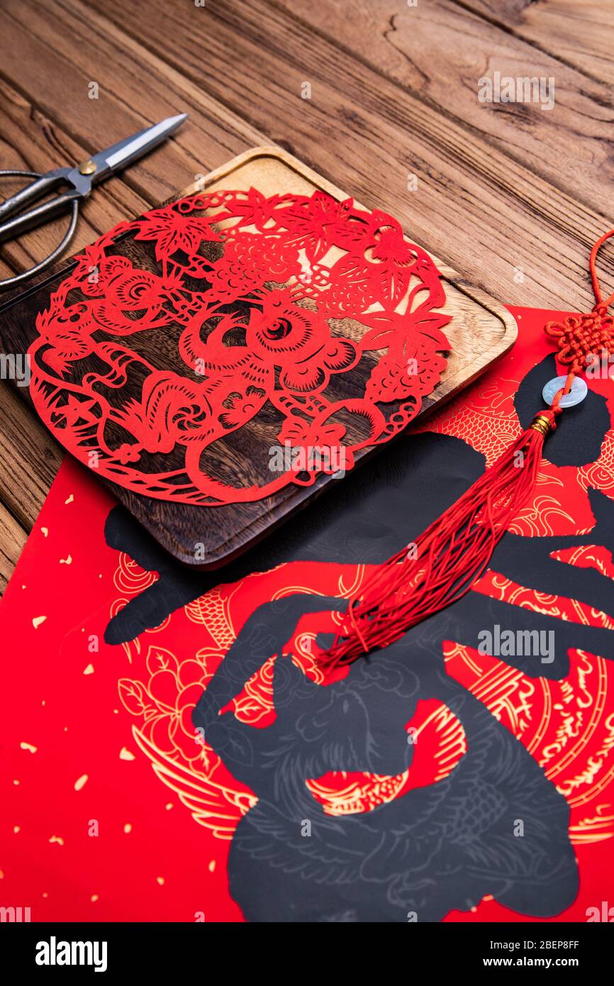 Chinese paper cut window hi-res stock photography and images - Alamy