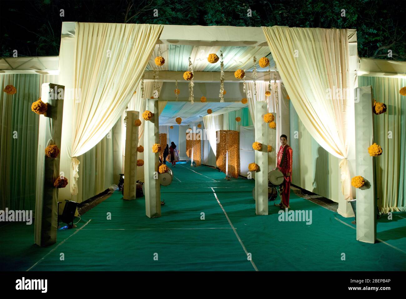 The Beautiful Decorations cultural program, Wedding Decorations, props ...