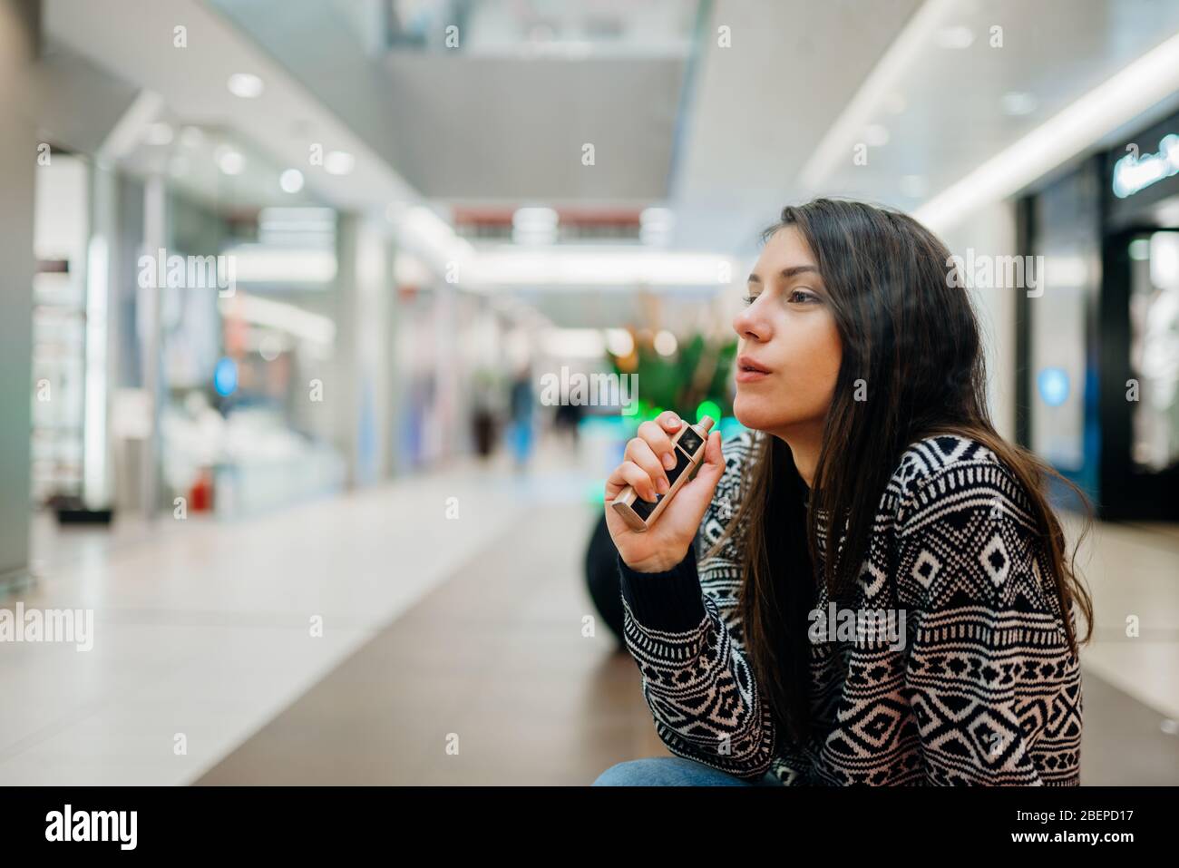 Vaping device hi-res stock photography and images - Alamy