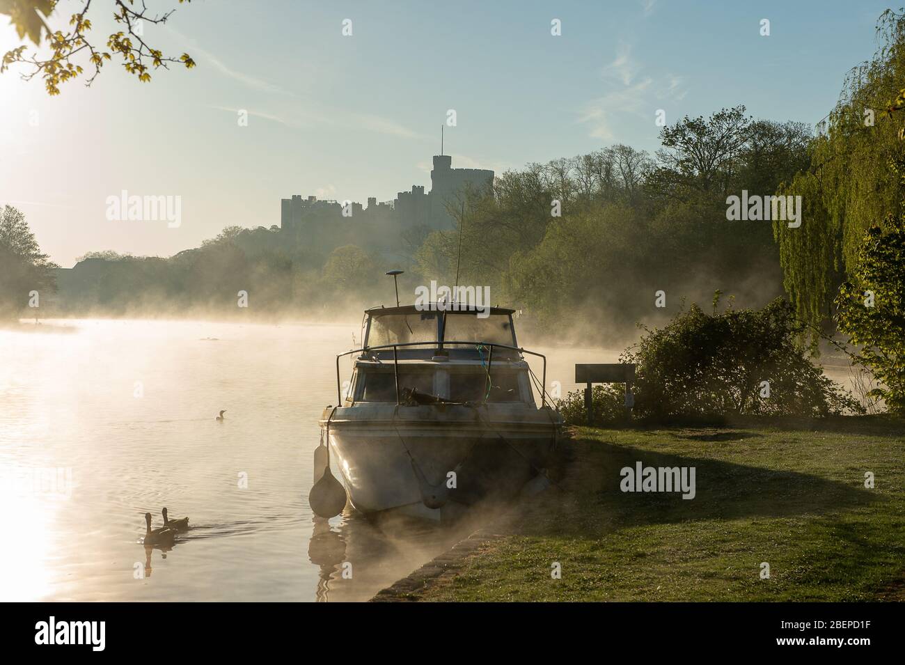 Windsor castle spring night hi-res stock photography and images - Alamy